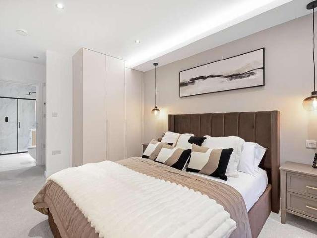 3 bed flat for sale