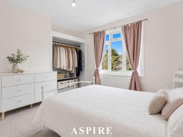 3 bed flat for sale