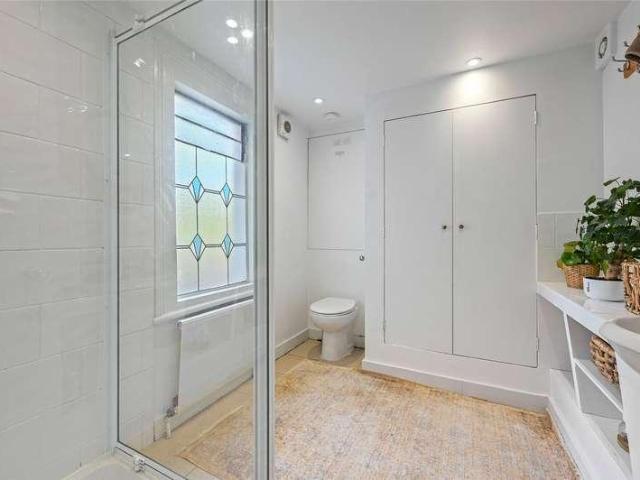 3 bed flat for sale