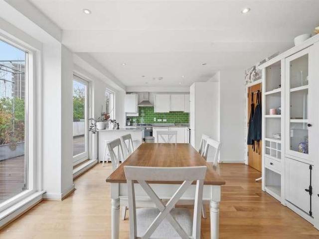 3 bed flat for sale