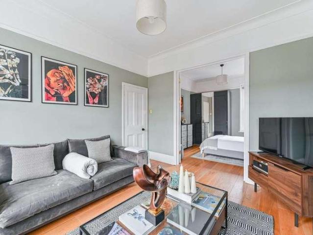 3 bed flat for sale