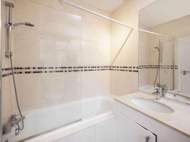 3 bed flat for sale