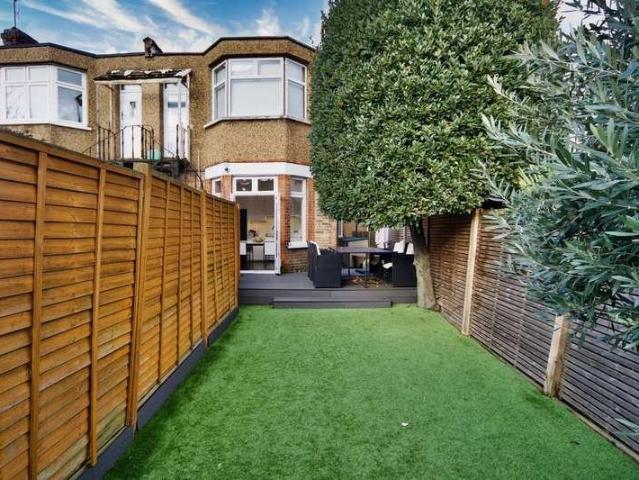 3 bed flat for sale