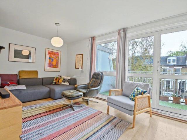 3 bed flat for sale