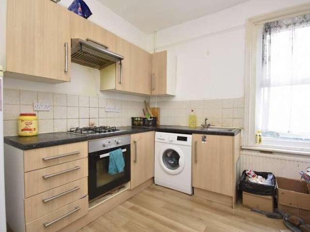 3 bed flat for sale