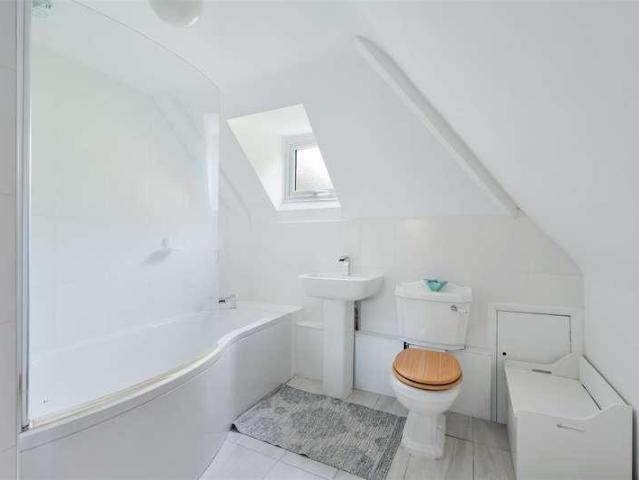 3 bed flat for sale