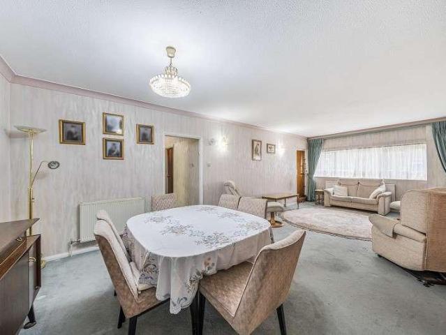 3 bed flat for sale