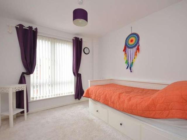 3 bed flat for sale