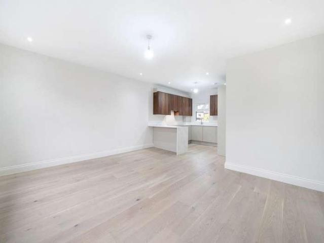 3 bed flat for sale
