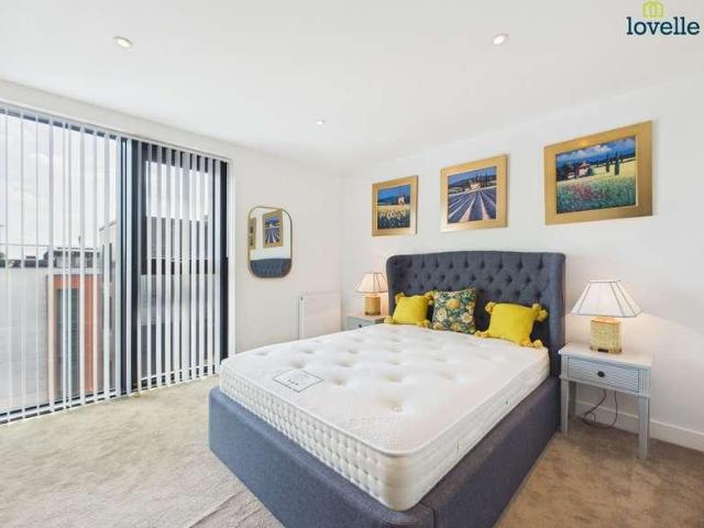 3 bed flat for sale