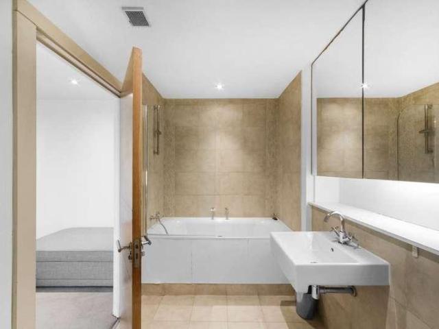 3 bed flat for sale