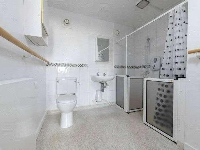 3 bed flat for sale