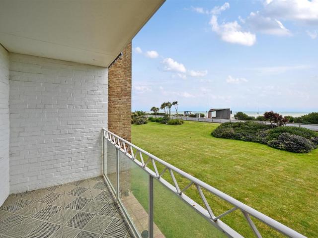3 bed flat for sale