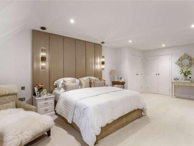 3 bed flat for sale