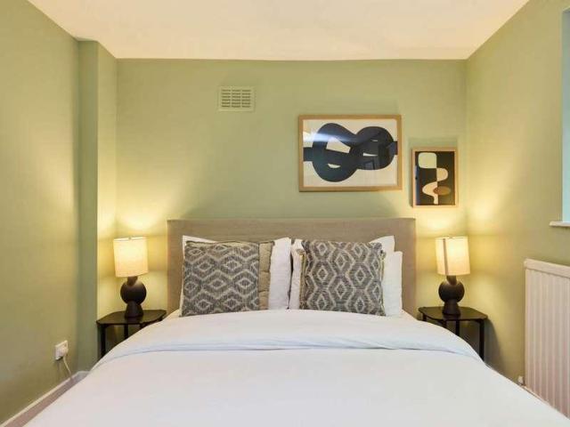 3 bed flat for sale