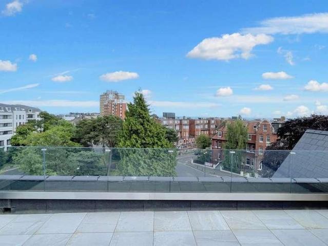3 bed flat for sale