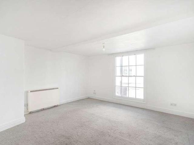 3 bed flat for sale