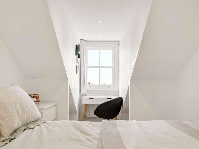 3 bed flat for sale