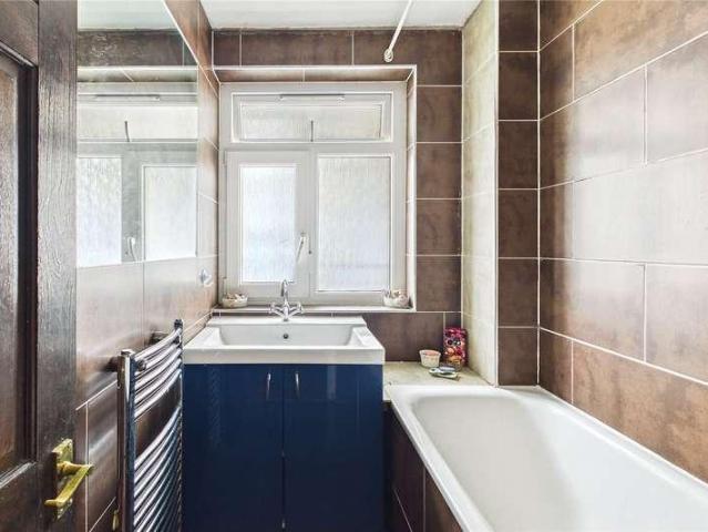 3 bed flat for sale