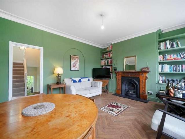 3 bed flat for sale