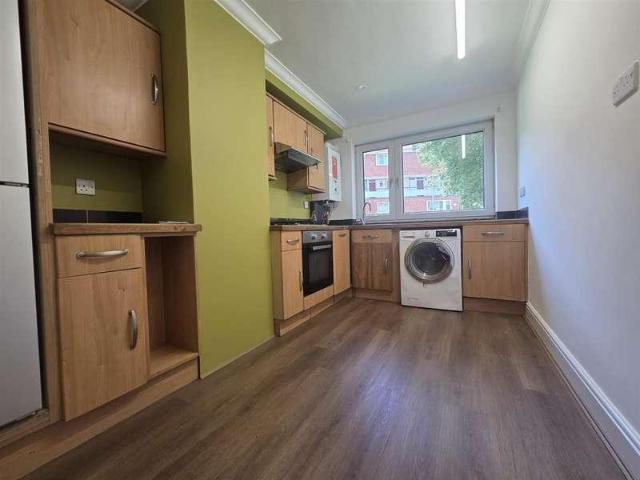 3 bed flat for sale