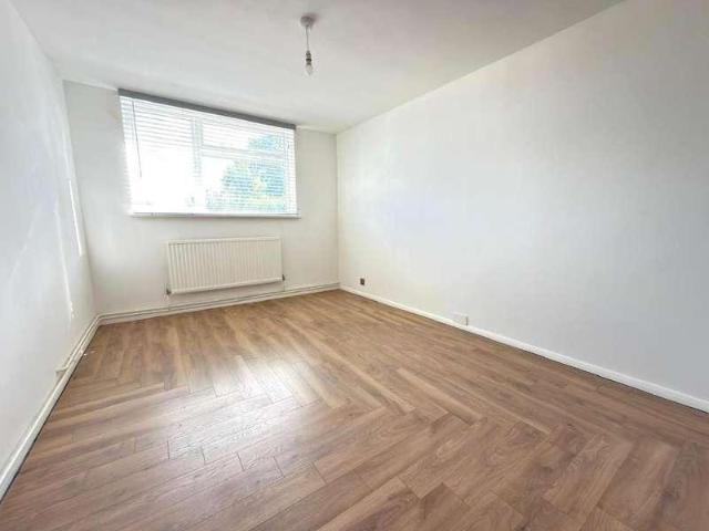 3 bed flat for sale