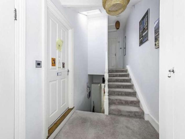 3 bed flat for sale
