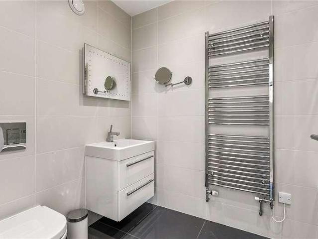 3 bed flat for sale