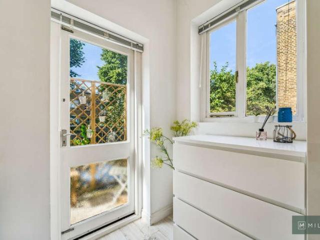 3 bed flat for sale