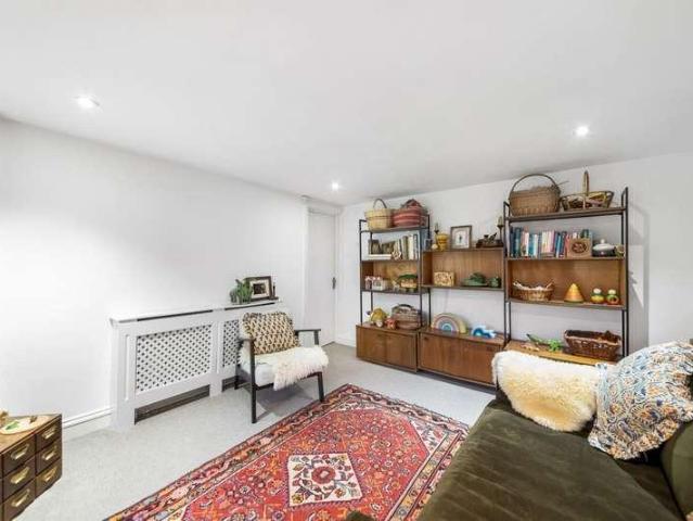 3 bed flat for sale
