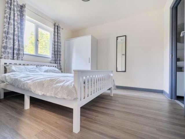 3 bed flat for sale