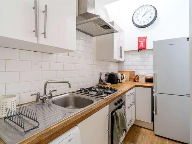 3 bed flat for sale