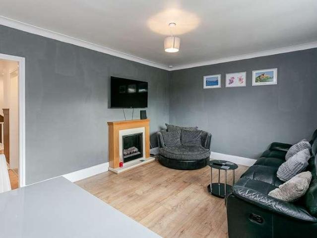 3 bed flat for sale