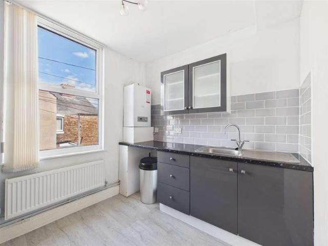 3 bed flat for sale