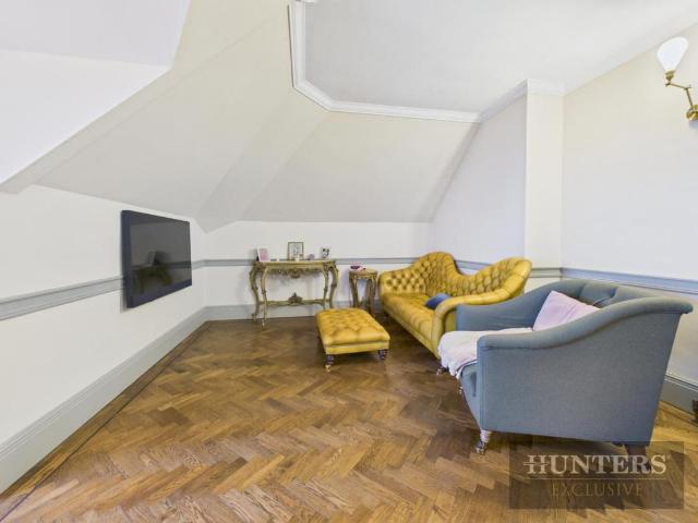 3 bed flat for sale