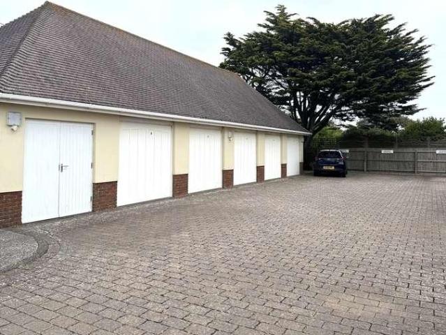 3 bed flat for sale