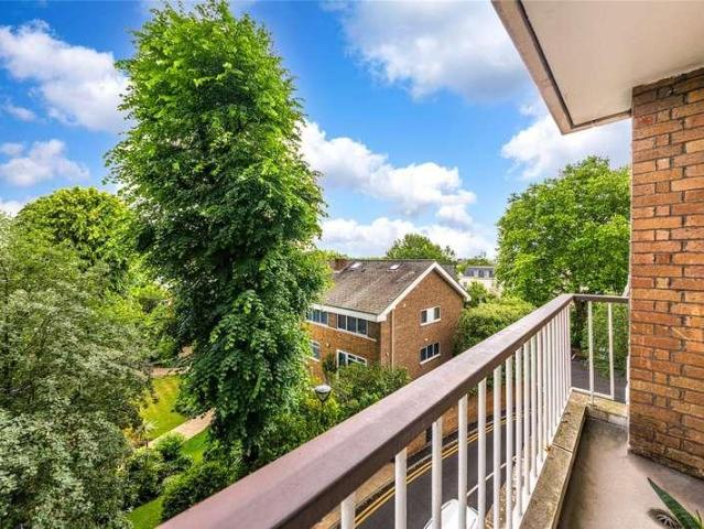 3 bed flat for sale