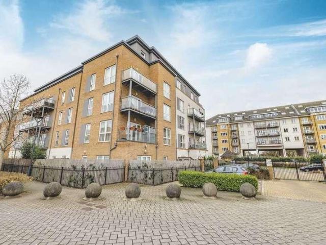 3 bed flat for sale
