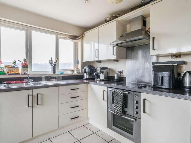 3 bed flat for sale