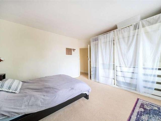 3 bed flat for sale
