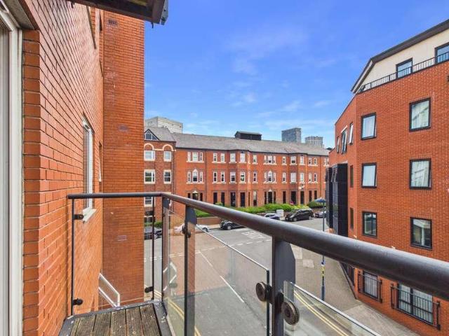 3 bed flat for sale