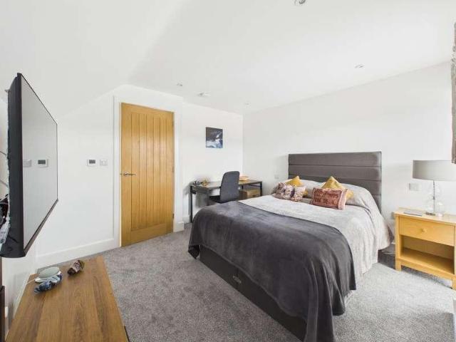 3 bed flat for sale