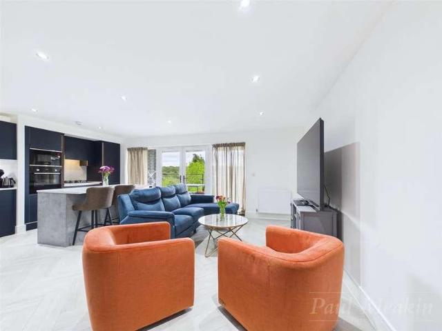 3 bed flat for sale