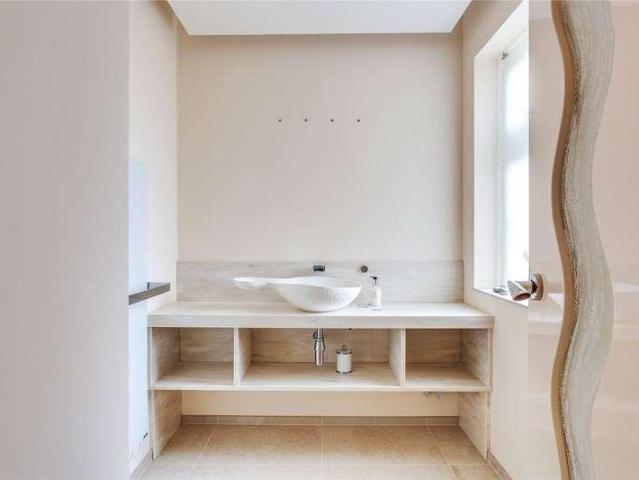 3 bed flat for sale