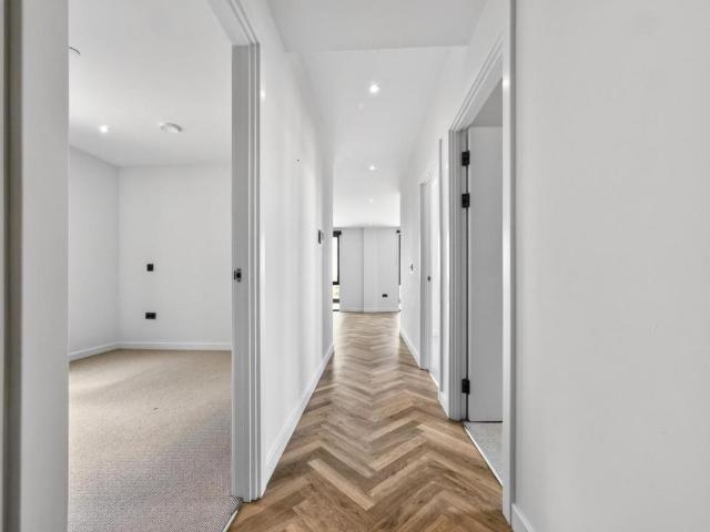 3 bed flat for sale
