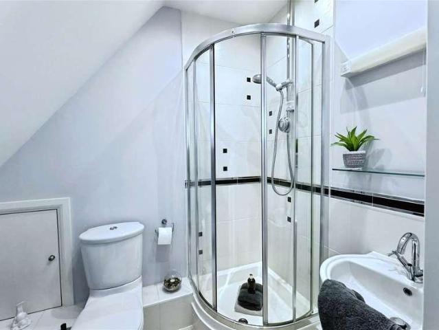 3 bed flat for sale