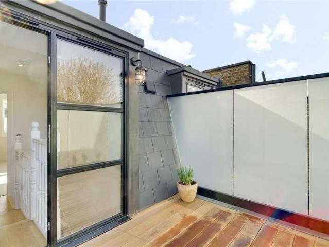 3 bed flat for sale