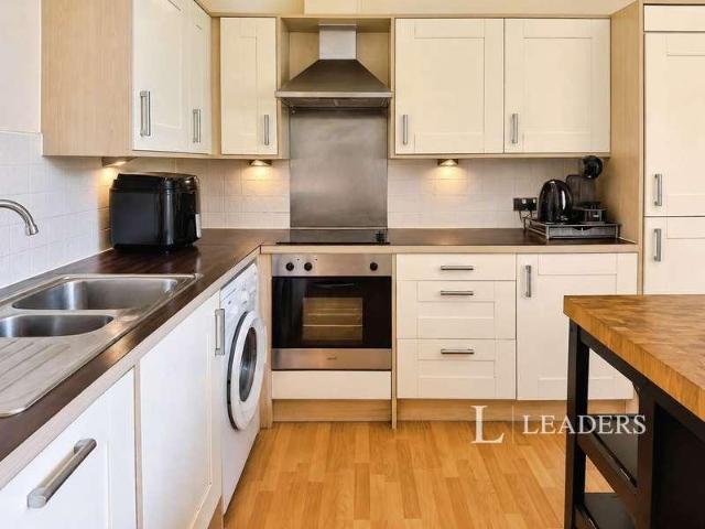 3 bed flat for sale