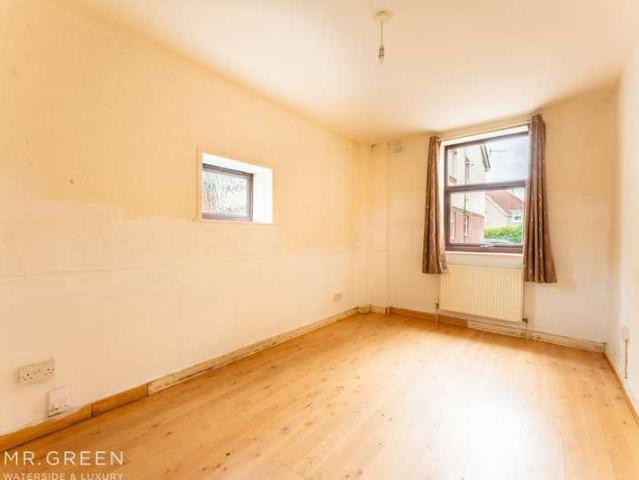 3 bed flat for sale