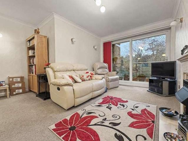 3 bed flat for sale